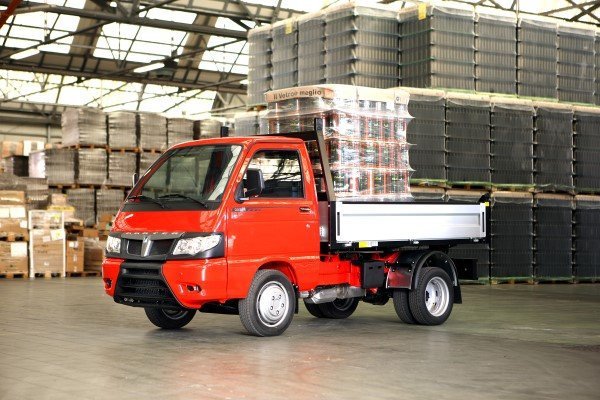 Véhicules étroits de la gamme Piaggio Porter chez Urbacar